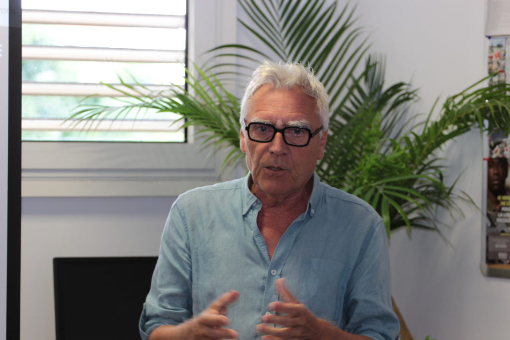 DANS LES COULISSES DU DÉCOR